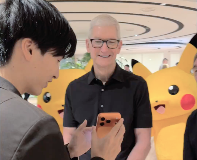 Apple CEO Tim Cook visits Tokyo amidst declining iPhone market share in ...